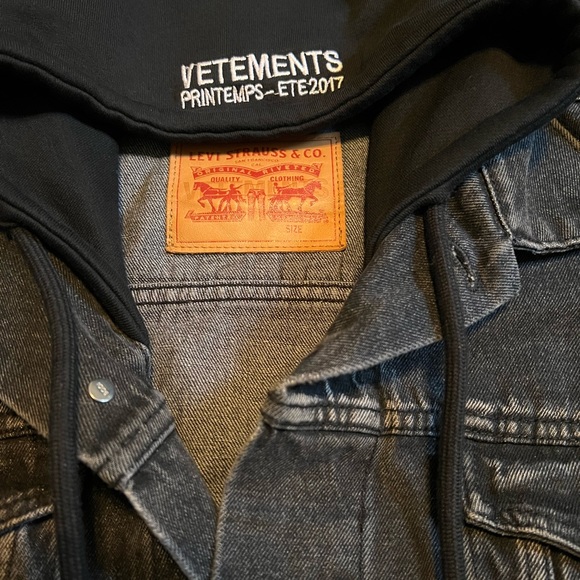 Vetements | Jackets & Coats | Vetements X Levis Oversized Hooded Jacket ...